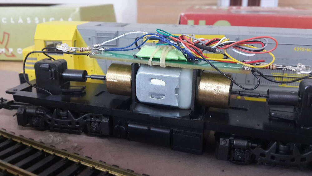 DCC LOCO DECODER FOR HO & N SCALE MODEL TRAIN with 4 Function with 9 W
